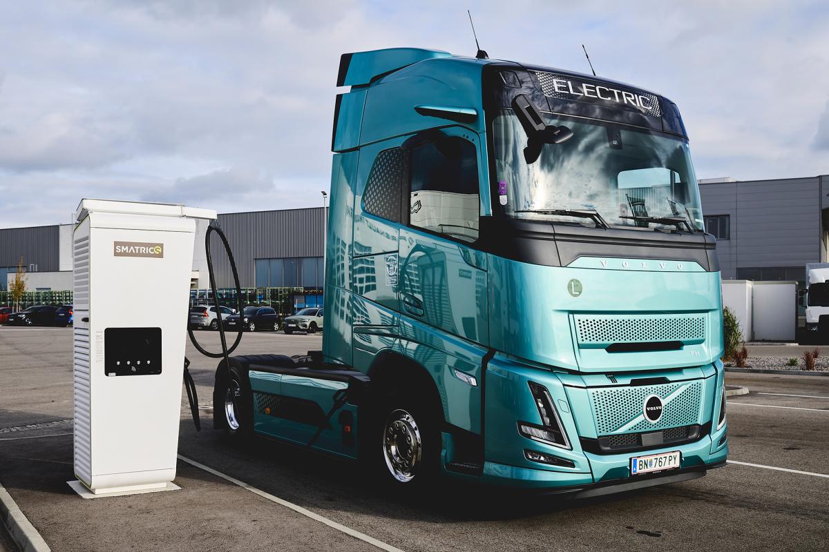 E-mobility solutions for logistics & transportation companies | SMATRICS